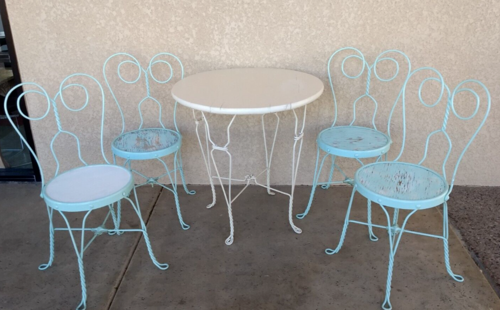 Ice Cream Parlor Table and Chairs - Got Legs Furniture & Décor