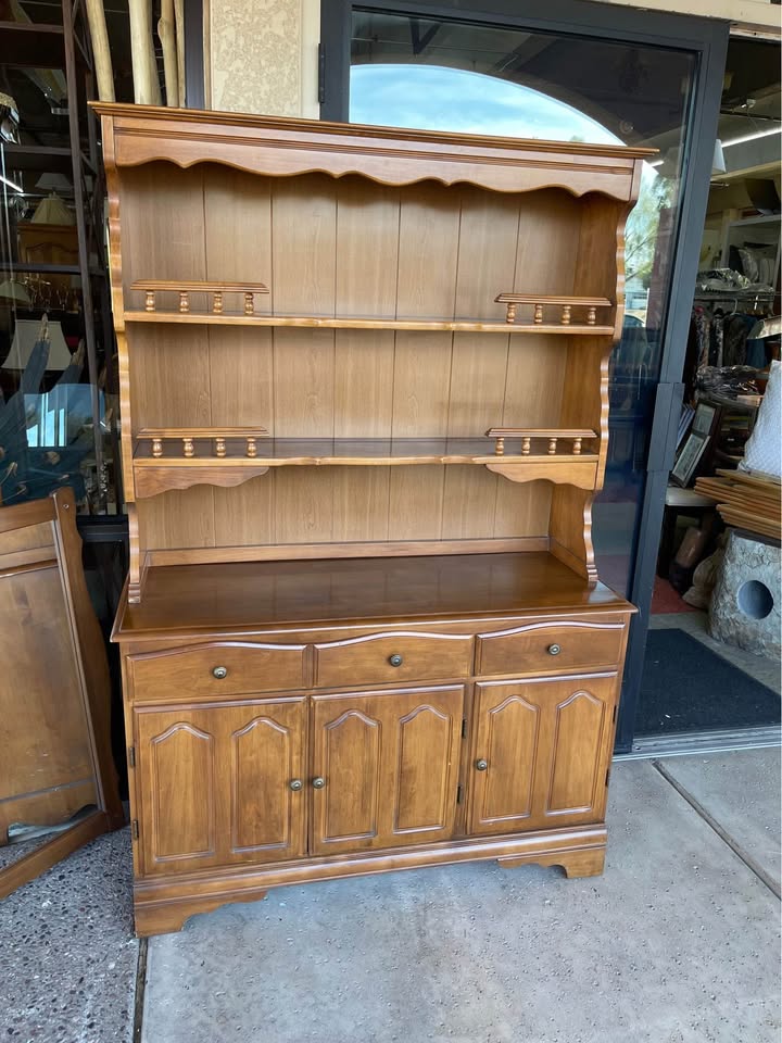 Small Buffet with Removable Hutch - Got Legs Furniture & Décor