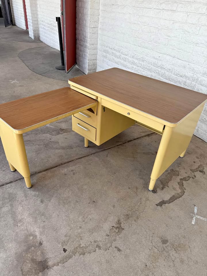 PENDING Vintage Mid-Century Steelcase Tanker Desk With Extension - Got ...